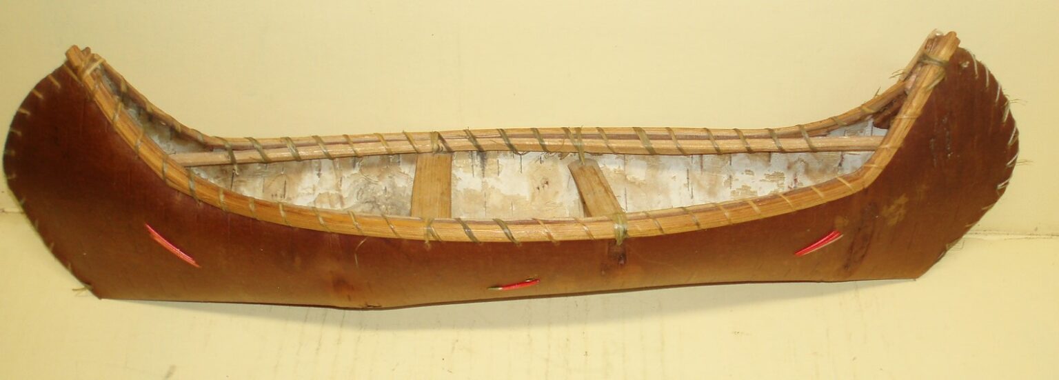 VINTAGE PETIT CANOT D`ÉCORCE - Reves antiques